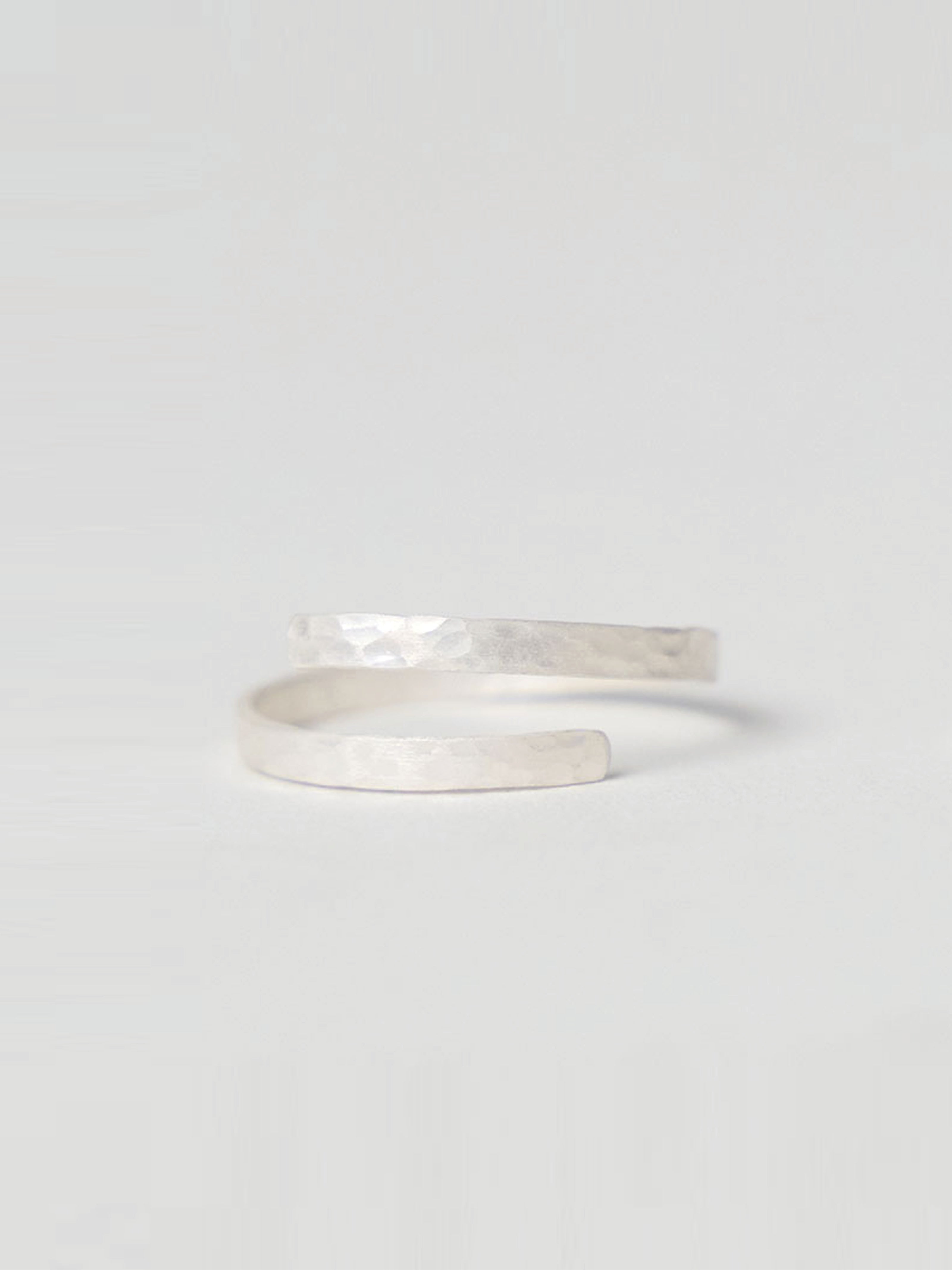 衡HENG- Gender neutral minimal hammer pattern ring – CUNZU